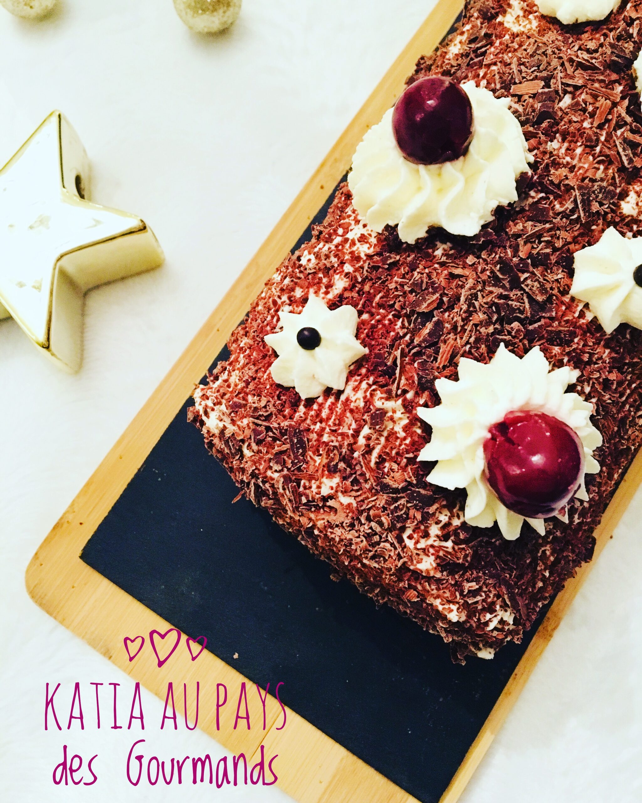 Bûche façon forêt noire - Katia au Pays des Gourmands